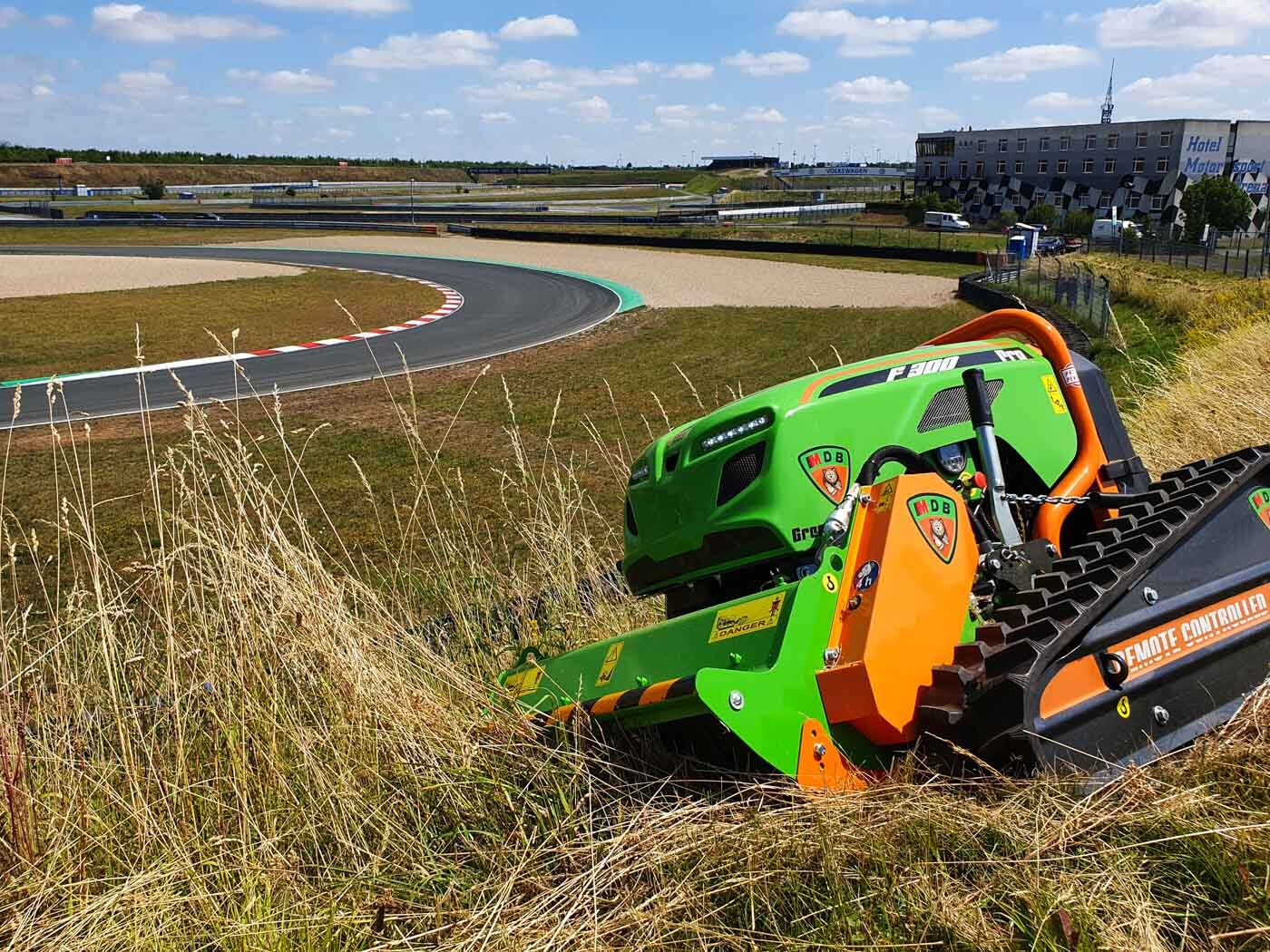 MDB LV400 PRO X – Zuverlässige Mähraupe mit 38 PS Motor